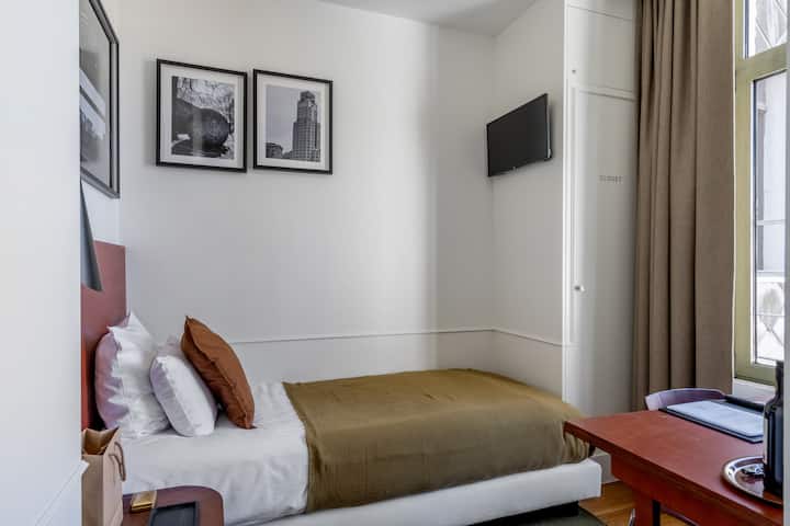 Boutique Hotel Emile - Cosy Single Room - Antwerp, Belgium