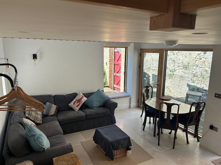 Architect Designed Barn Retreat In Historic Town - Chippenham