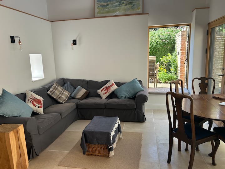 Architect Designed Barn Retreat In Historic Town - Chippenham