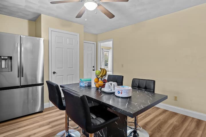 Furnished Rooms, Patio, Laundry + Internet - Cranston, RI
