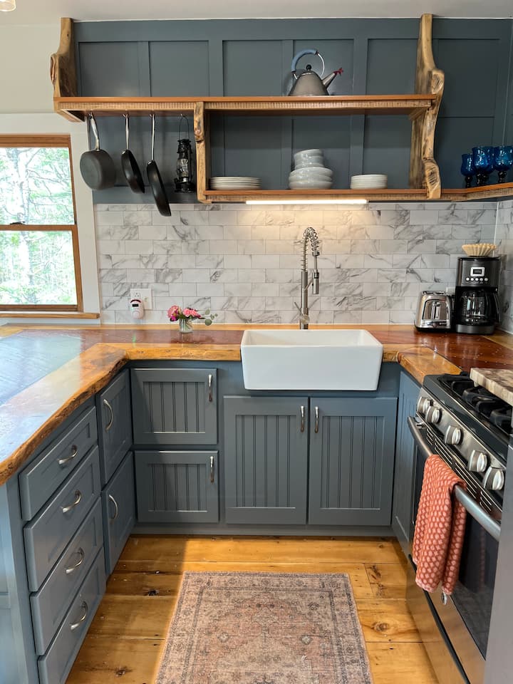 Shipwright Suite: Midcoast Maine Boat Barn Retreat - Rockland, ME