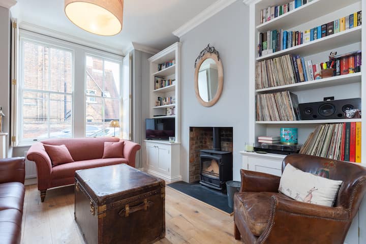 Beautifully Finished 3-storey Townhouse - Oxford