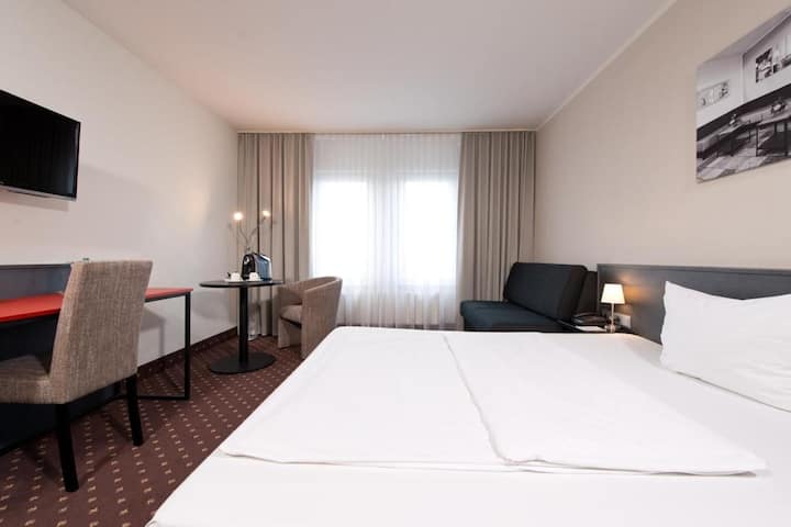 2 Bright Rooms + Free Parking | Great Adventures! - Heidelberg