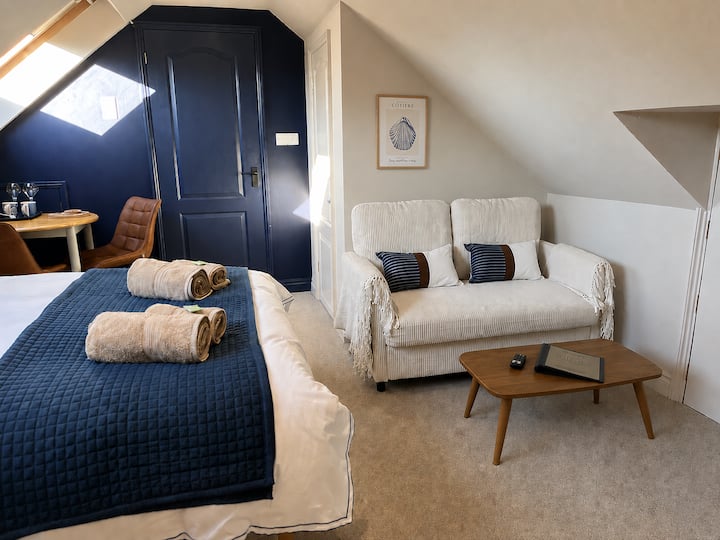 New: Scandi Coastal Junior Suite And Breakfast - Isles of Scilly