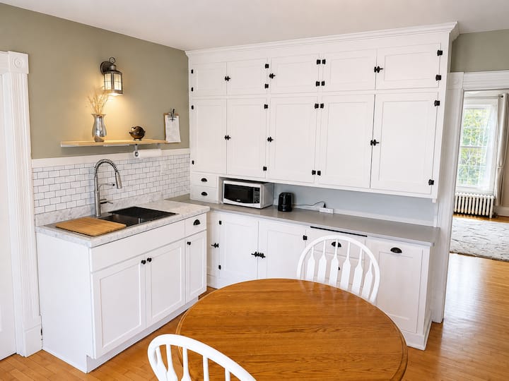 Cozy 2br Upper In Historic City Park District - Appleton, WI