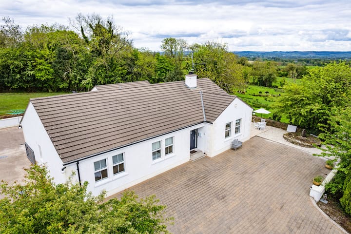 Hilltop Views By Escape Ordinary - Enniskillen