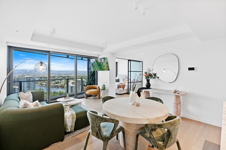 Sunrise Views & Resort Pools | Jewel Surfers - Broadbeach