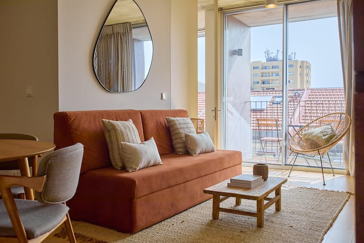 Modern T2 With Balcony & Spa Access - Porto, Portugal