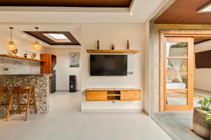 Serene Ubud Tropical With Spacious Garden Retreat - Australia