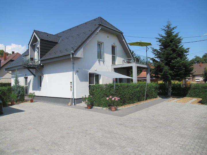 Centrum Apartmanház 4-es Emeleti Teraszos Apartman - Balatonboglár