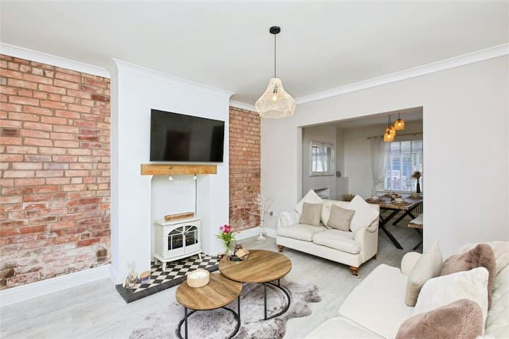 3 Bedrooms House 5 Beds Kegworth Driveway Parking - Loughborough