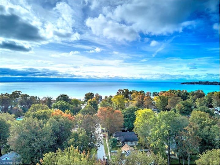 2-min Walk To Crystal Beach, Restaurants & Shops - Crystal Beach