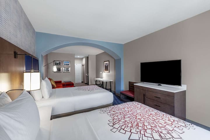 2q Dlx Suite | L Quinta Channelview | Family Stay - Crosby, TX