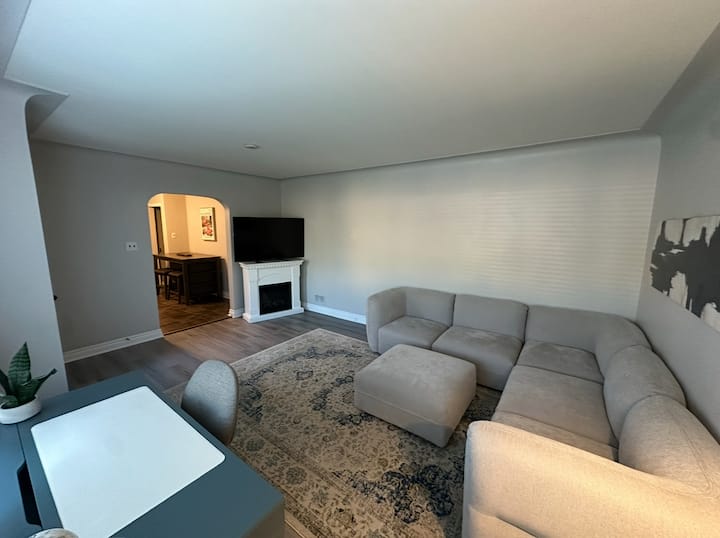 Copper Stay L Cozy 2 Br W/ King Bed & Backyard - Greater Sudbury