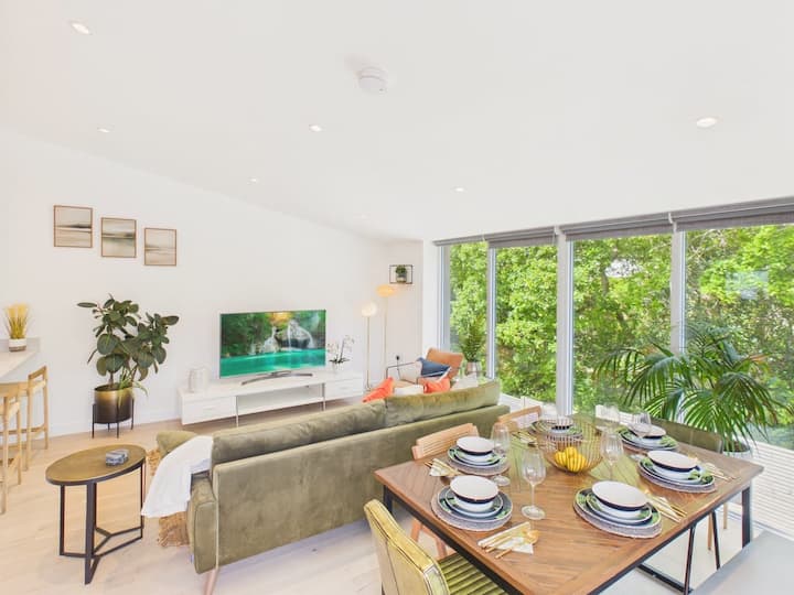 3 Bed Coastal Eco Home | Garden, Bbq, Parking - Falmouth