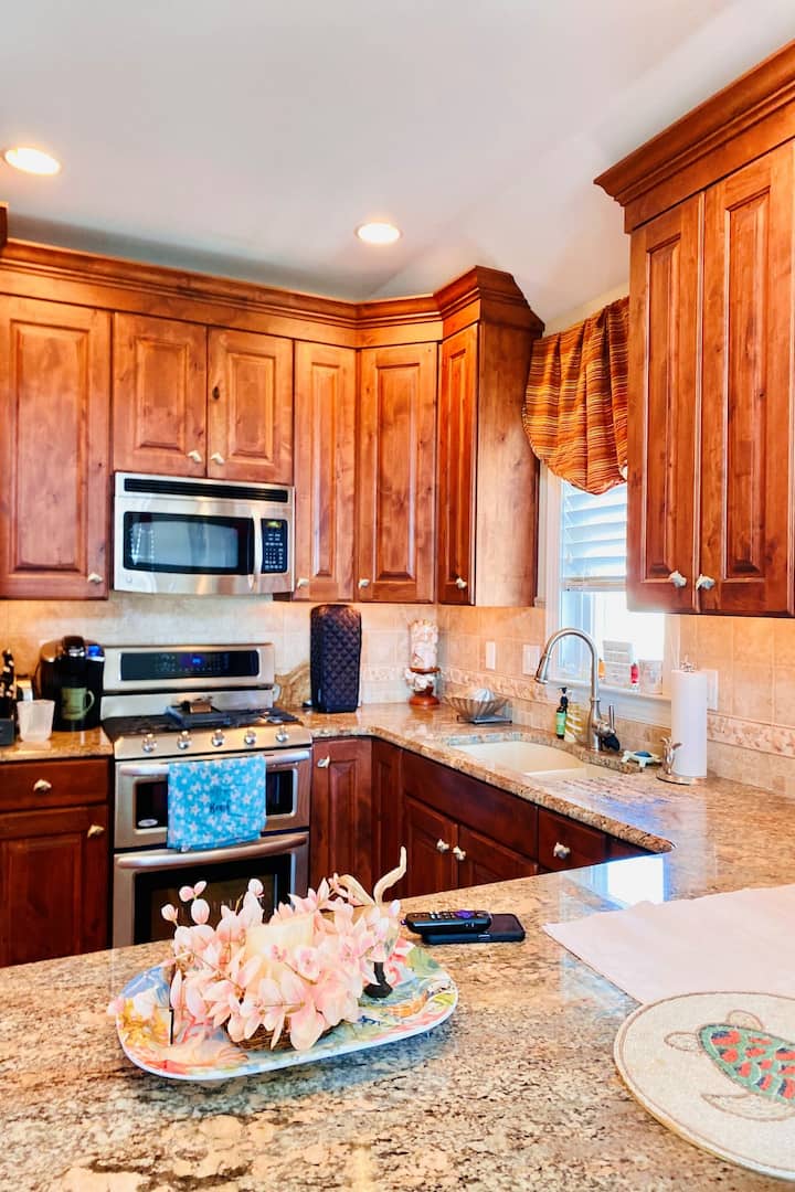 Ocean-view Condo In The Heart Of Sea Isle City - Avalon, NJ