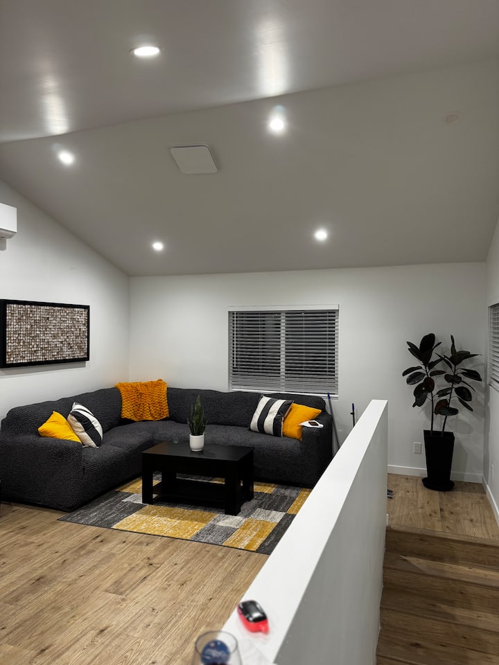 Broadway Retreat - Norwalk, CA