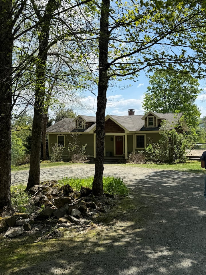 Oakridge Meadow: 10 Acre Woodstock Retreat - Woodstock, VT
