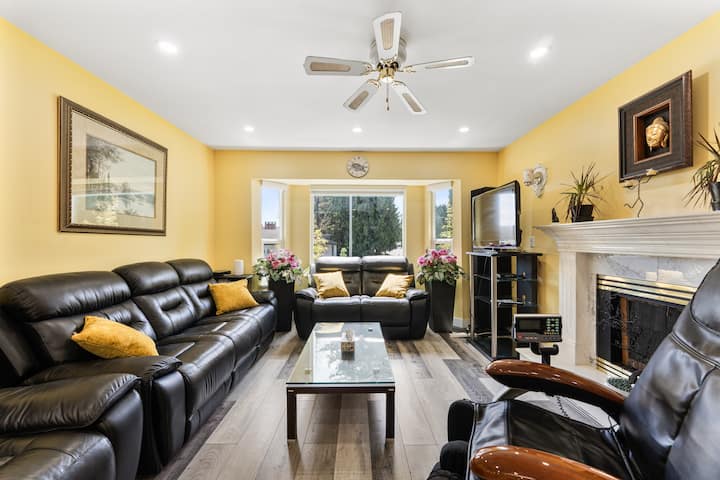 Cozy & Peaceful Home With Chef's Kitchen, Sleeps 7 - Surrey