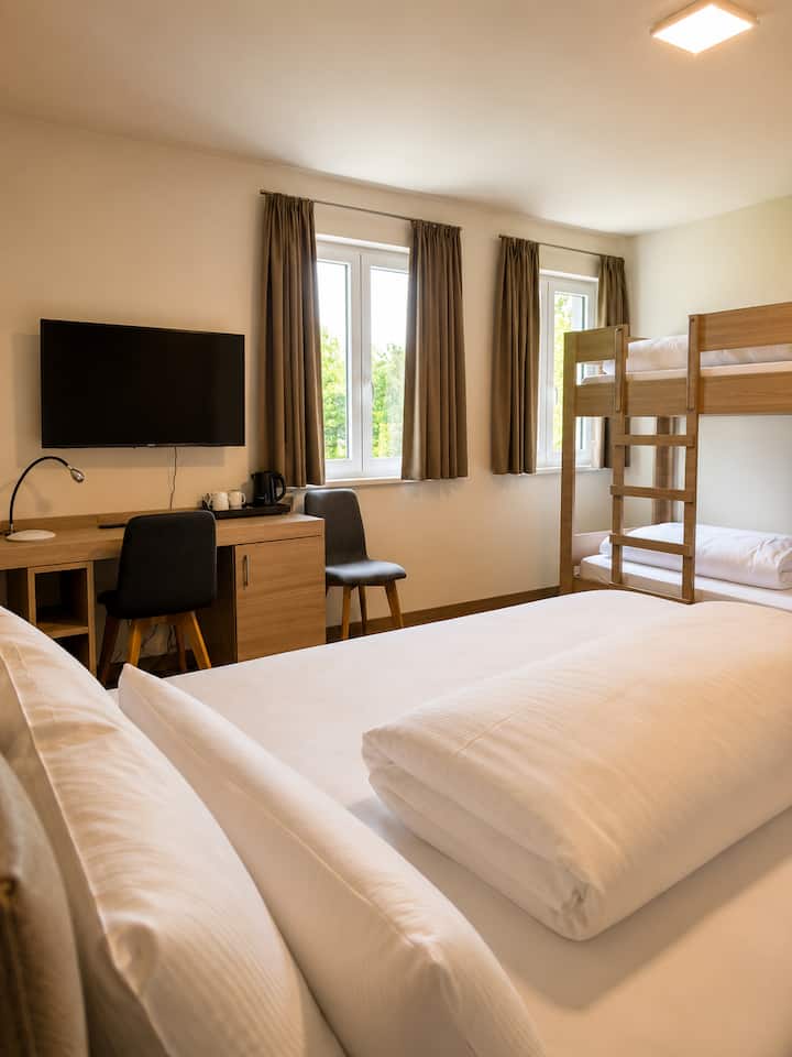Waidplatz Hotel, Family Room Near Europa-park - Emmendingen
