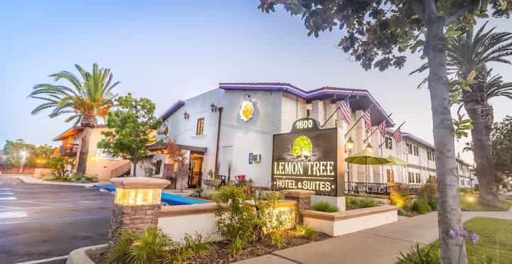 Near Disneyland | Pool + Hot Tub & Free Parking - Anaheim, CA