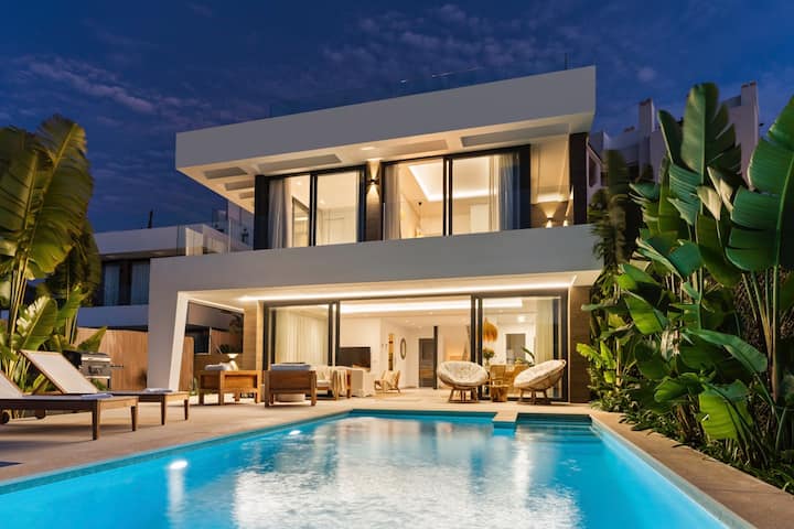 6 Bdrm Golfside Luxury Villa W/ Pool & Jacuzzi - Estepona