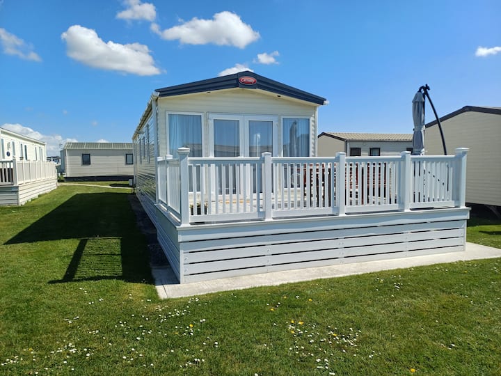Holiday Home, Sleeps 6, Balcony And Mod Cons - Christchurch, UK
