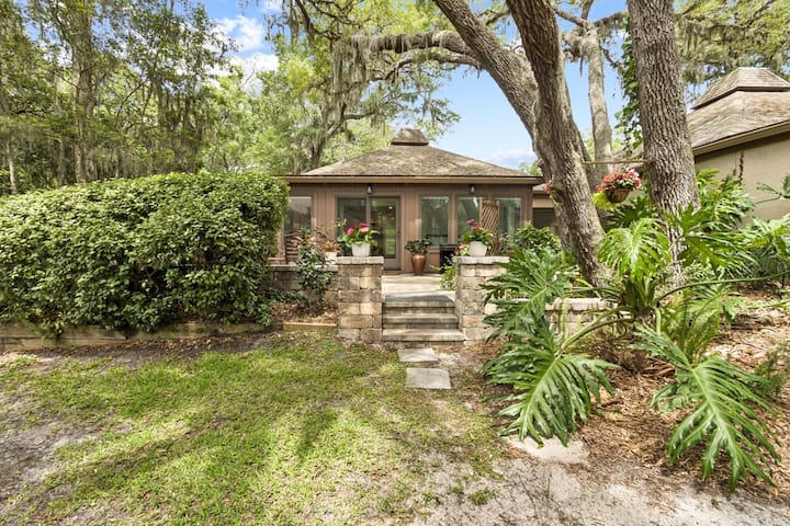 Amelia Dreams Poolside Villa, Bikes, Pets - Jacksonville, FL