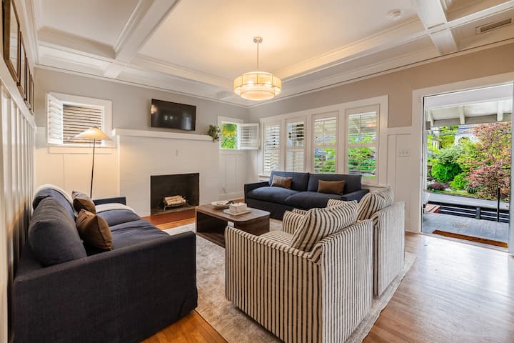 The Arbor Estate | 7br · Fire Pit + Yard - Seattle, WA