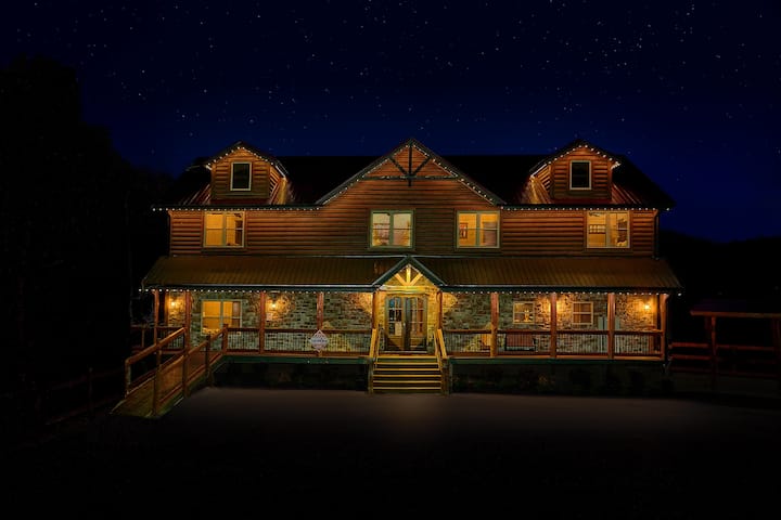 "Smoky Mountain Masterpiece" 15 Bedroom - Pigeon Forge, TN