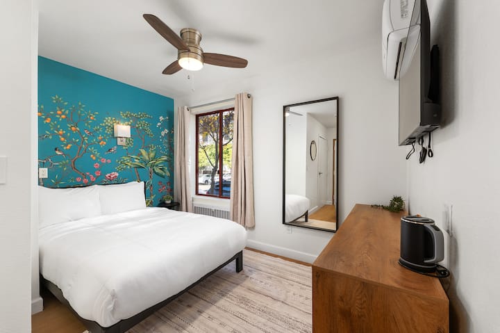 Small Full Bed Studio W/shower Only - San Diego, CA