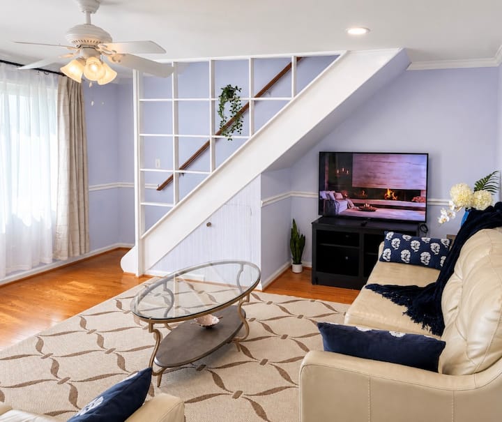 Devon House | Fairfax Retreat Near Gmu & Old Town - Fairfax, VA