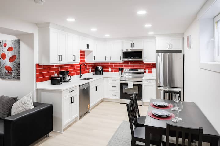 Red Passion Studio: Downtown Charlottetown Gem - Charlottetown