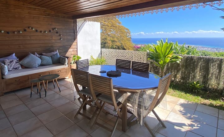 Maison Familiale Au Calme Avec Vue Mer Et Jardin - Saint-Denis, La Réunion