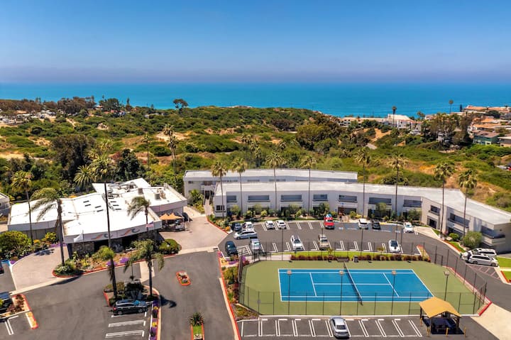 3 One-bedroom Suites Near The Beach! Outdoor Pool - San Clemente, CA
