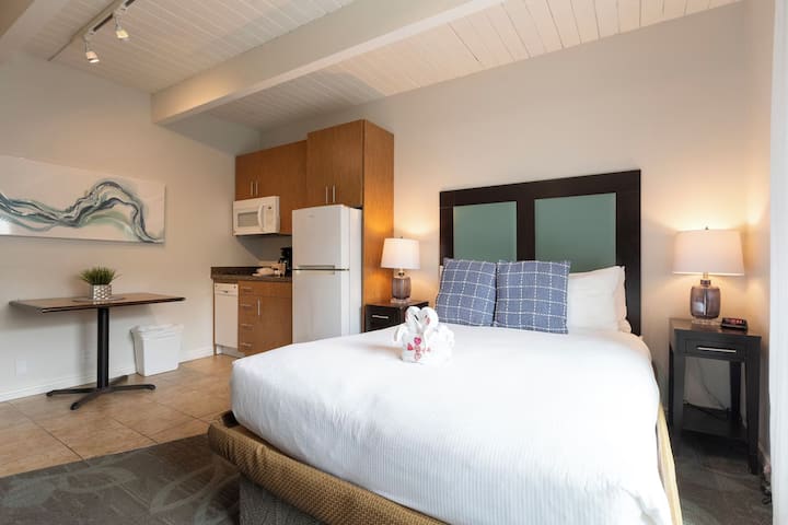 Your San Clemente Studio Escape! Outdoor Pool - San Clemente, CA