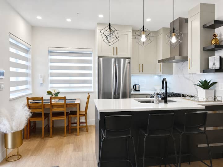 Modern 2bd/2ba + Sofa Bed Townhouse Near Airport - Richmond
