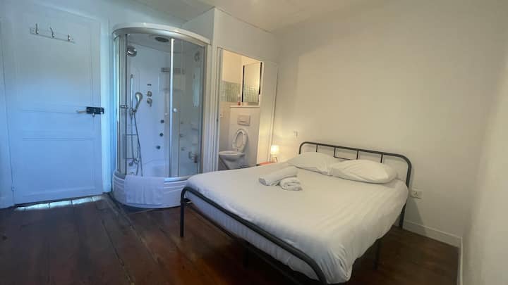 Chambre Cosy Avec Salle D’eau Et Wc Privatifs - Biarritz
