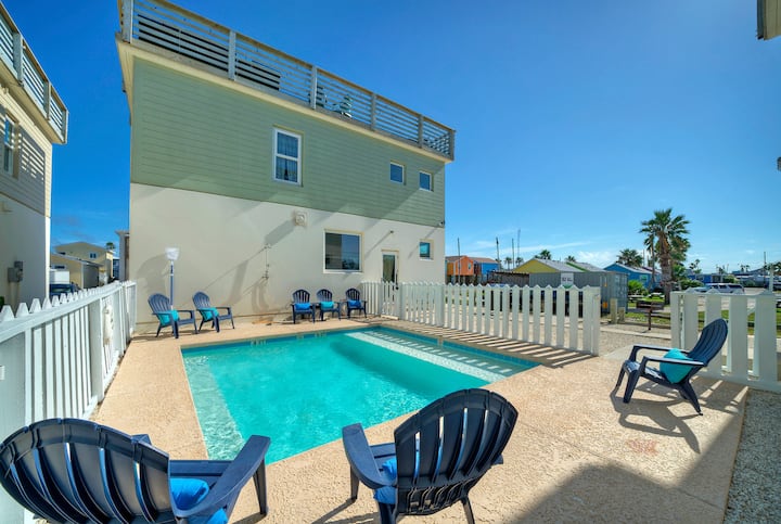 Sleeps 36 | Walk To Beach + Shared Pool 3 Homes - Port Aransas, TX