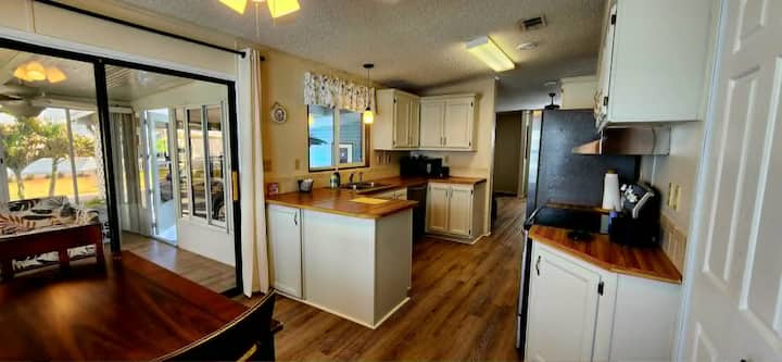 Cozy Getaway 55+ Community 2bed/2bath Parrish - Lake Sawyer, Parrish