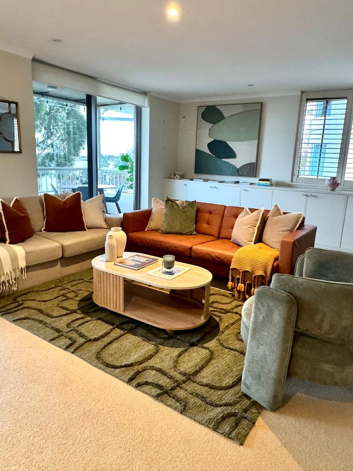 Casa Lune Spectacular River Views-blue Boat House - South Perth