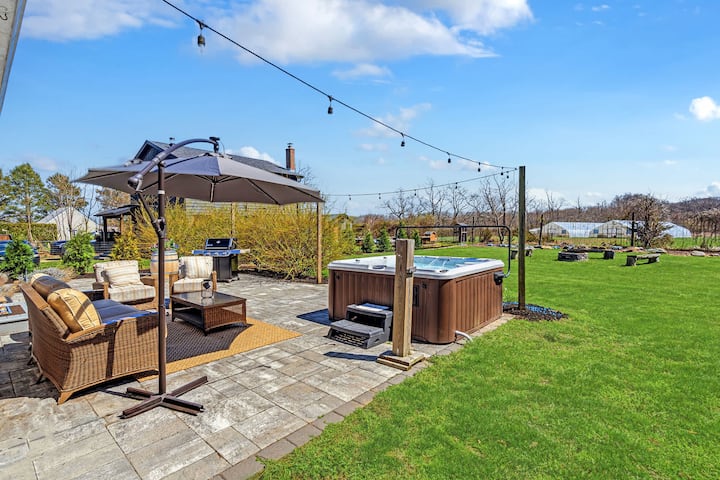 Jamesport Retreat | Farmview Patio & Hot Tub - Riverhead, NY