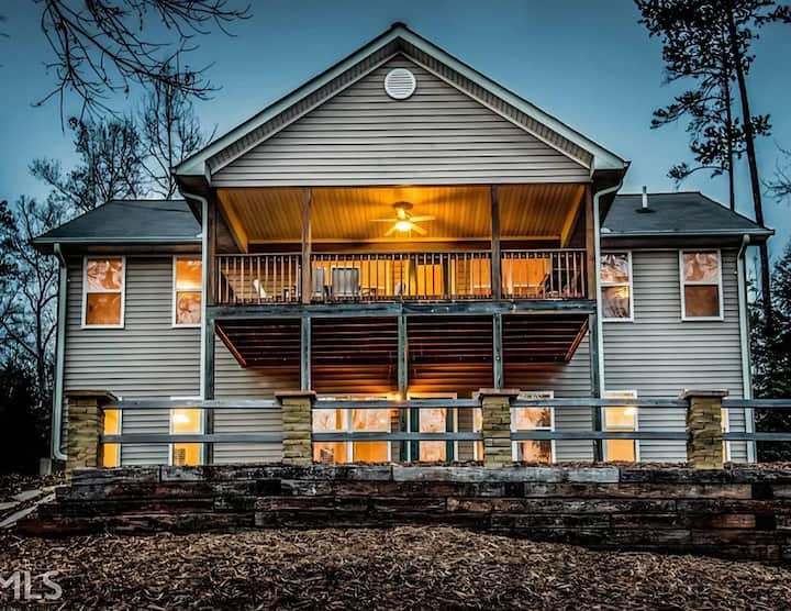 Stone Landing Lakefront : 2bd, 3ba Private Dock - Tugaloo State Park, Lavonia