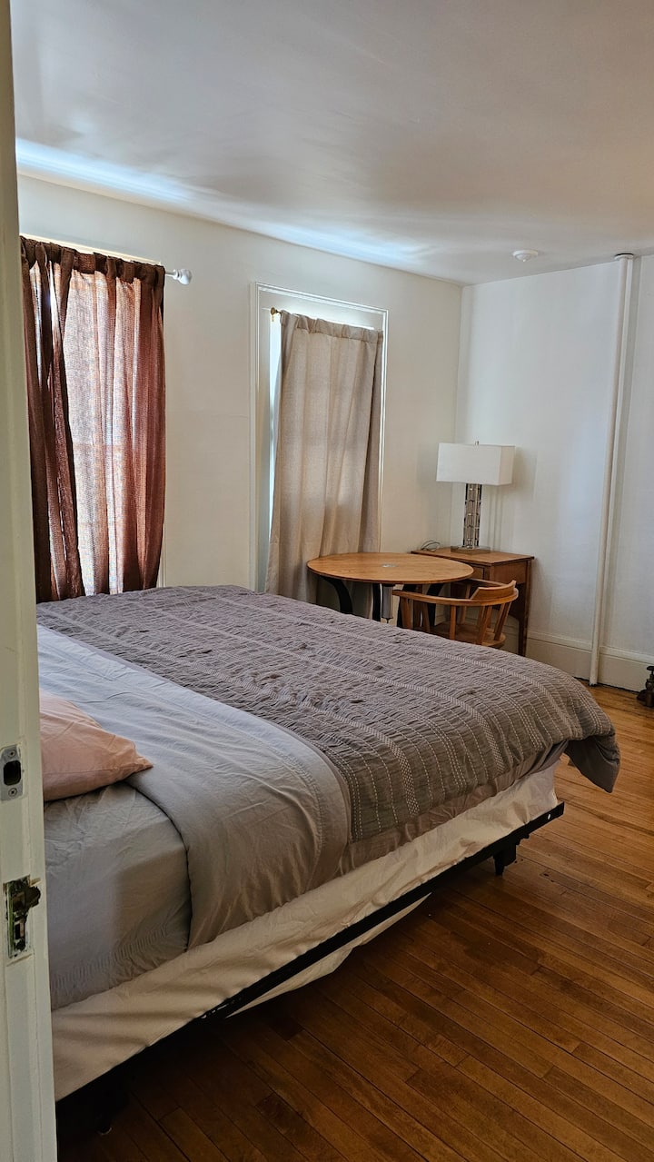 Cozy Room In Beautiful House Near Uvm- Room 3 - Burlington, VT