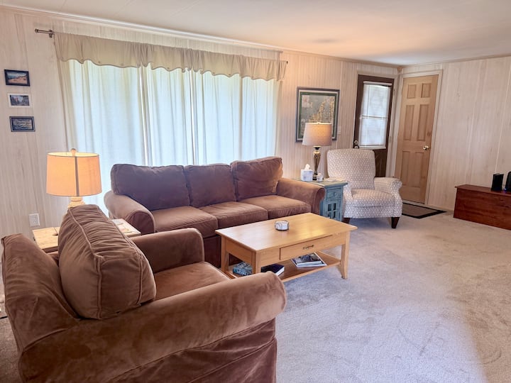 Lakefront + Private Dock + Free Kayaks - Interlochen, MI