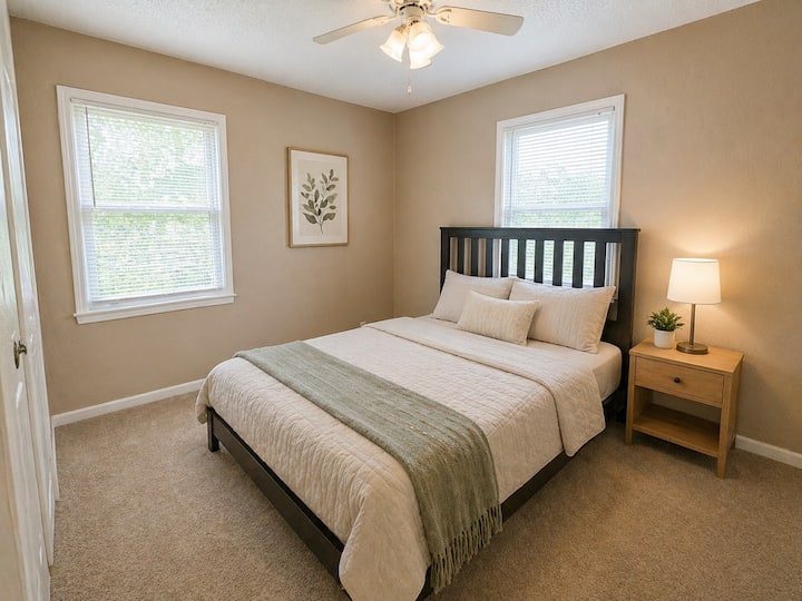 Townhome 10 Minutes From The Stadium And Downtown - Avondale, MO