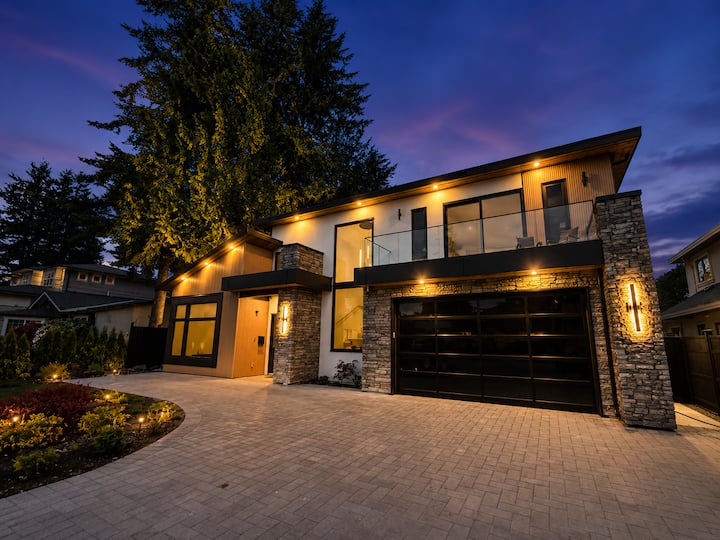 Executive 5br Luxury Home In South Surrey/wr - White Rock