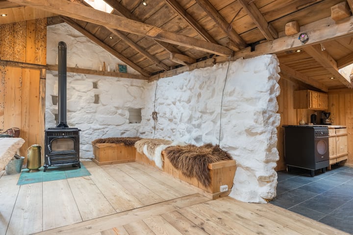 Hjá Lambasímun - Driftwood Cottage With A Soul - Faroe Islands