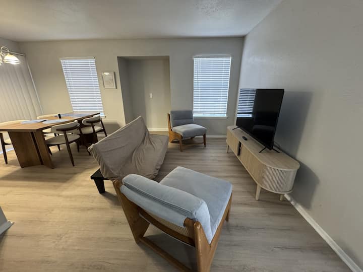 The Springs Modern | Stylish 2br Near Tx State - San Marcos, TX