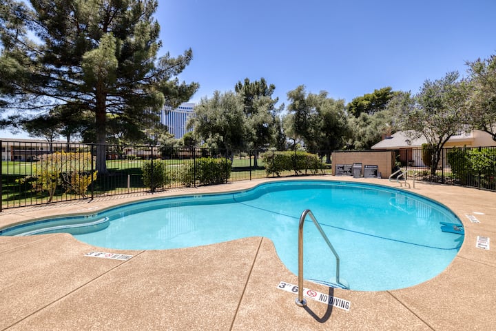 Hollywood Regency Edc Vip Arts Golf Home W Pool - North Las Vegas, NV
